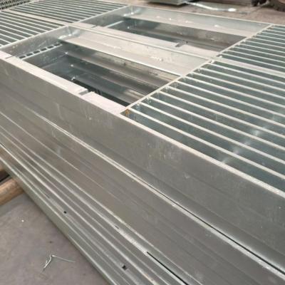 China Hot Dip Galvanized Steel Grating Anti Slip Walkway 3mm 5mm Thickness Industrial Platform for sale