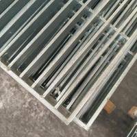 China Hot Dip Galvanized Steel Grating Anti Slip Walkway 3mm 5mm Thickness Industrial Platform for sale