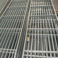 China Hot Dip Galvanized Steel Grating Anti Slip Walkway 3mm 5mm Thickness Industrial Platform for sale