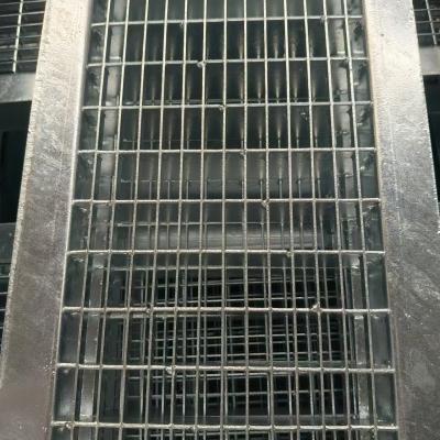 China Hot-Dip Galvanized Steel Grating 30mm Bearing Bar Pitch 50mm Cross Bar Pitch for Industrial Flooring for sale
