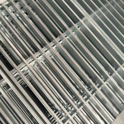 China Aluminum Bar Grating 25x5mm Bearing Bar 30mm Pitch Industrial Flooring for sale