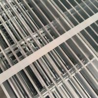 China Aluminum Bar Grating 25x5mm Bearing Bar 30mm Pitch Industrial Flooring for sale
