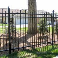 China Custom Chain Link Fence Galvanized Round Post Metal Fencing 100 Sets MOQ for sale