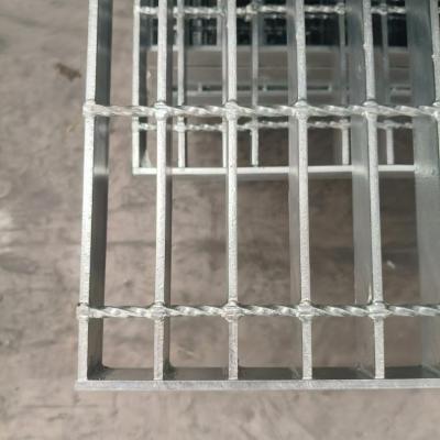 China Galvanized Steel Grating for Farm Construction Anti Slip 30mm Bearing Bar Pitch for sale