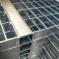 China Hot Galvanized Steel Grating 3mm Cross Bar 30mm Pitch Flat Bar Welded Grating for Industrial Walkway for sale
