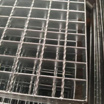 China Hot Dipped Galvanized Steel Grating Trench Cover 30x5mm Bearing Bar Pitch 30mm for Industrial Drainage for sale