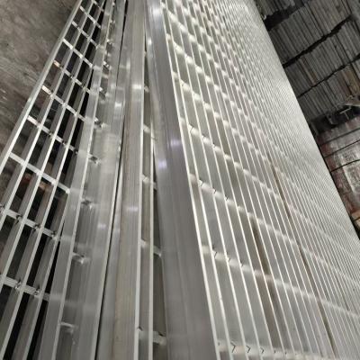 China Hot Galvanized Steel Grating 30mm Bearing Bar Spacing 3mm Cross Bar Anti Rust Industrial Flooring for sale