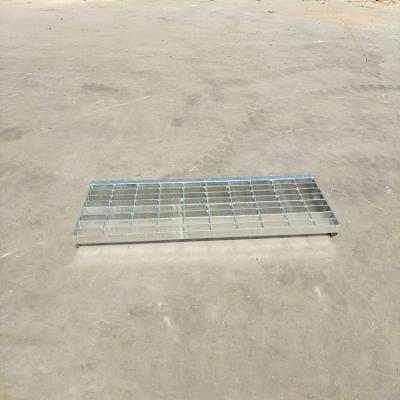 China Rectangular Steel Step Tread Grating Heavy Duty Load Bearing Capacity Safety for sale