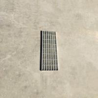 China Steel Step Tread Grating G303/30/100 25mm-50mm Height Heavy Duty Serrated for sale