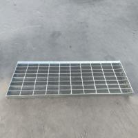 China Steel Step Tread Grating G303/30/100 25mm-50mm Height Heavy Duty Serrated for sale