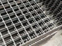 China Serrated Steel Grating 35mm Bearing Bar Pitch Anti Slip Drainage Heavy Duty Metal Grating for sale