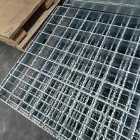 China 40mm Bearing Bar Spacing Serrated Steel Grating Heavy Duty Walkways for sale