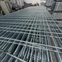China Industrial Steel Grating Welding 30mm Bearing Bar Spacing Stainless Steel Floor Decking for sale