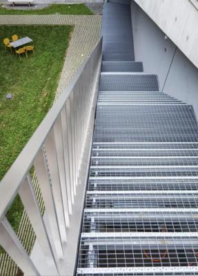 China 3mm Cross Bar Thickness Flat Steel Grating Heavy Duty Drainage 30mm Spacing for sale