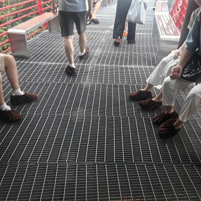 China Industrial Steel Grating 30mm Pitch 3mm Cross Bar Machine Pressure Welding 1000x1000mm for sale