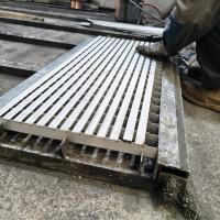 China Q235 Stainless Steel Grating 32X5mm Load Bar Anti Slip Flooring for Industrial Walkway for sale