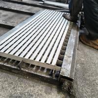 China Q235 Stainless Steel Grating 32X5mm Load Bar Anti Slip Flooring for Industrial Walkway for sale
