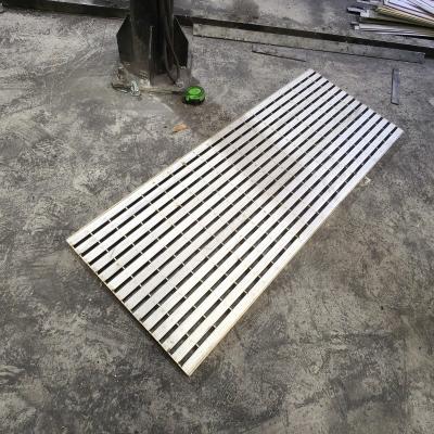 China Stainless Steel Grating 25mm Earing Bar Pitch Flat Bar 32x5mm for Outdoor Durability for sale