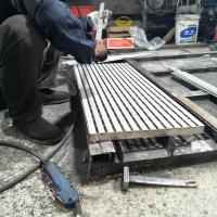 China Stainless Steel Grating 25mm Earing Bar Pitch Flat Bar 32x5mm for Outdoor Durability for sale