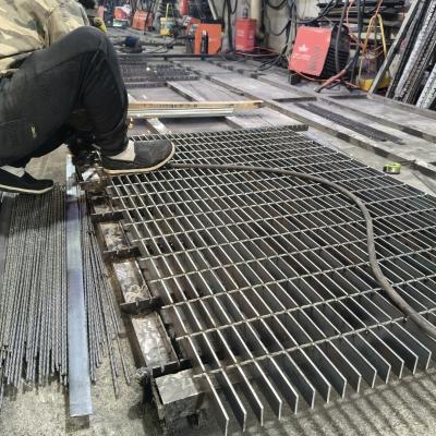 China Hot Galvanized Flat Steel Grating 1000x1000mm 30mm Bearing Bar Pitch Heavy Duty Industrial for sale