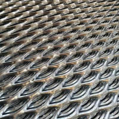 China Galvanized Expanded Metal Sheet 30mm x 10mm Opening LWM 30mm Q235 Steel 1.5mm Strand for sale
