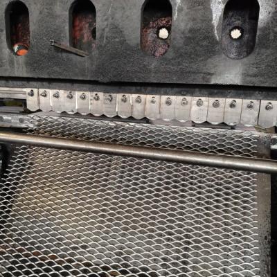 China Expanded Metal Sheet 1.5mm Strand Thickness 30x10mm Opening Q235 Steel 1m Width for sale