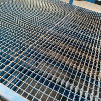 China Industrial Steel Grating 50mm Bar Spacing 1050mmx6000mm Heavy Duty Serrated Hot Galvanized for sale