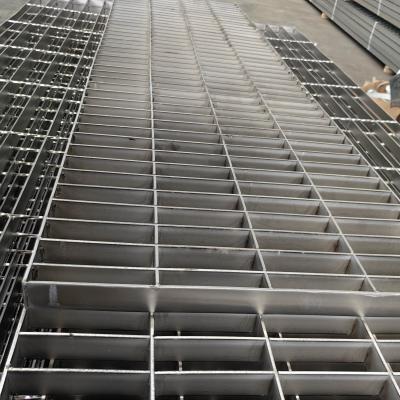 China Industrial Welded Steel Grating 100mm Cross Bar Spacing 6mm Bar Size Heavy Duty for sale
