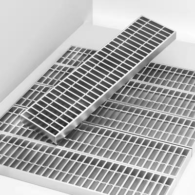 China Flat or Serrated Industrial Steel Grating 6mm Cross Bar 100mm Spacing Welded for sale
