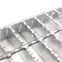 China Hot Dip Galvanized Industrial Steel Grating Heavy Duty 100mm Cross Bar Spacing Anti-Slip for sale