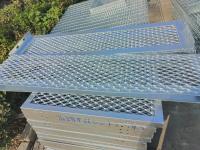 China Heavy-Duty Galvanized Expanded Metal Mesh Panel for Walkways and Fencing for sale