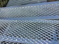 China Heavy-Duty Galvanized Expanded Metal Mesh Panel for Walkways and Fencing for sale