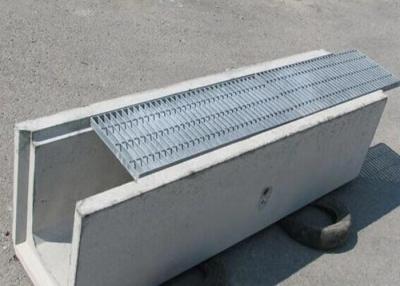 China Antiseptic Galvanized Steel Trench Drain Covers 25x3 to 100x10mm with Skid Resistance for Sidewalks for sale