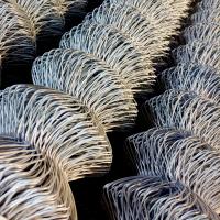 China Versatile Chain Link Fence with Flexible Mesh Size and Thickness Options Providing Security and Ventilation Performance for sale