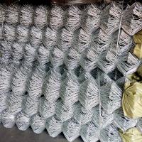 China Versatile Chain Link Fence with Flexible Mesh Size and Thickness Options Providing Security and Ventilation Performance for sale