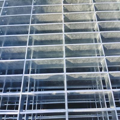 China Heavy Duty Steel Grating 30mm Pitch Hot Dip Galvanized for Mining Industrial Load Bearing 1000kg/m2 for sale