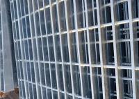 China Hot Dip Galvanized Steel Grating 25x5mm Bearing Bar 30mm Pitch Industrial Flooring for sale