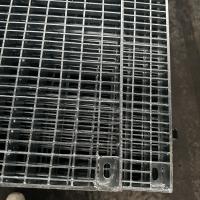 China Industrial Steel Grating 30x3mm Load Bearing Bars 30mm Spacing Hot Dip Galvanized for sale