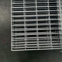 China Industrial steel grating features standard cross spacing for balanced load performance and cost efficiency. for sale