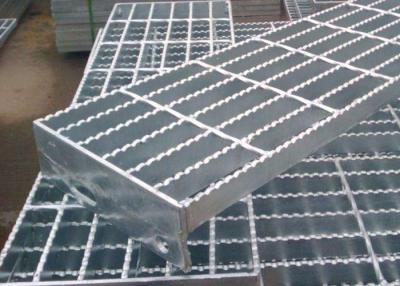 China Safety Mild Steel Stair Treads Grating - 32×5 to 60×5 Bearing Bars with Non-Slip Serrated Surface for sale