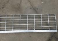 China Hot Dip Galvanized Open Grating Stair Treads 32-60mm Width for Wet Decks and Industrial Applications for sale