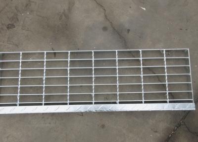 China Hot Dip Galvanized Open Grating Stair Treads 32-60mm Width for Wet Decks and Industrial Applications for sale