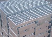 China Heavy Duty Welded Steel Grating Stair Treads - 25x3mm to 100x10mm Bearing Bars with 83.3% Drainage Area for sale