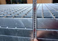 China 58x5mm Heavy Duty Steel Grating - Hot Dip Galvanized Walkway Grating with 2mm Bearing Bars for Industrial Platforms for sale
