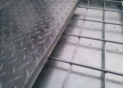 China 15-W-4 Compound Steel Grating with Checker Plate | 25-100mm Bearing Bars | Hot Dip Galvanized for sale