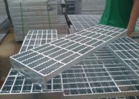 China Industrial Steel Stair Treads Grating T2 - G254/30/100 Specification with 760mm Length and 260mm Width for sale