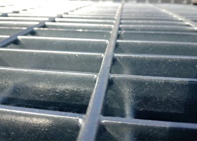 China Galvanized Heavy Duty Steel Grating with 2mm Thickness Bars - 25x3mm to 100x10mm Sizes for Industrial Platforms for sale