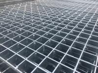 China Galvanized Swage Locked Steel Grating ISO 9001 30mm 40mm Bearing Bar Spacing for Industrial Platforms for sale