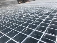 China Galvanized Swage Locked Grating 30mm Bearing Bar Pitch Hot Dip Galvanized Steel Floor Grating for sale