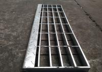 China Galvanized Steel Stair Treads Grating - 760mm to 1200mm Sizes with 30mm Bearing Bars for Industrial Safety for sale